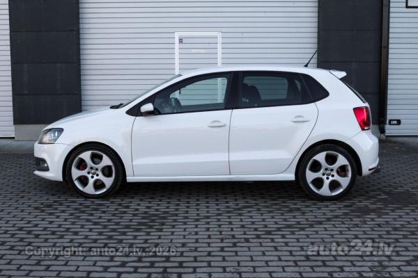White Volkswagen Polo 2011 in Tallinn, with an engine capacity of 1.40 L and mileage of 298 thousand km for 4500 €, photo 6 on AUTOMOTO.COM.LV