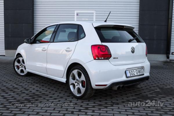 White Volkswagen Polo 2011 in Tallinn, with an engine capacity of 1.40 L and mileage of 298 thousand km for 4500 €, photo 8 on AUTOMOTO.COM.LV