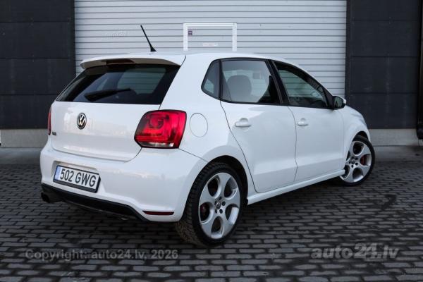 White Volkswagen Polo 2011 in Tallinn, with an engine capacity of 1.40 L and mileage of 298 thousand km for 4500 €, photo 10 on AUTOMOTO.COM.LV