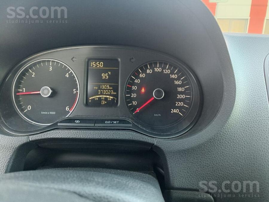 Balts Volkswagen Polo 2011 Rīga, ar dzinēja tilpumu 1.20 L un nobraukumu 373 tūkst. km par 1400 €, foto 12 vietnē AUTOMOTO.COM.LV