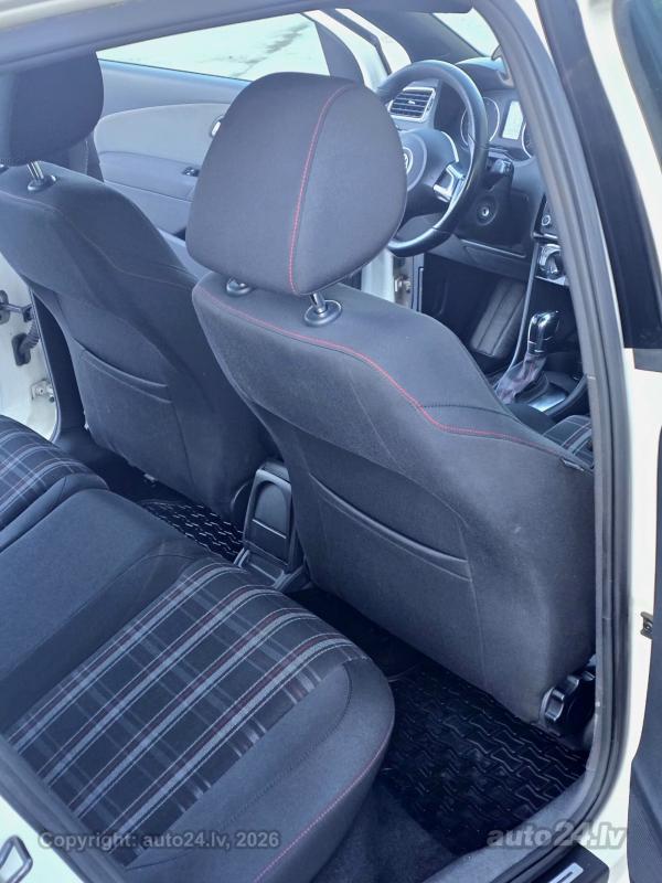Balts Volkswagen Polo 2011 Tallina, ar dzinēja tilpumu 1.40 L un nobraukumu 294 tūkst. km par 7800 €, foto 9 vietnē AUTOMOTO.COM.LV