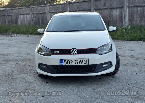 White Volkswagen Polo 2011 in Tallinn, with an engine capacity of 1.40 L and mileage of 294 thousand km for 7800 €, photo 2 on AUTOMOTO.COM.LV