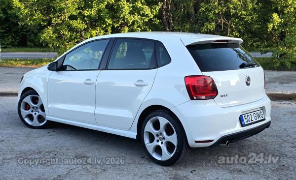 White Volkswagen Polo 2011 in Tallinn, with an engine capacity of 1.40 L and mileage of 294 thousand km for 7800 €, photo 6 on AUTOMOTO.COM.LV