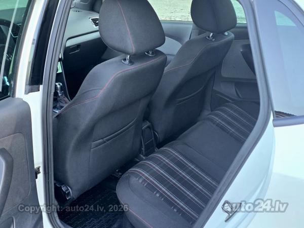 White Volkswagen Polo 2011 in Tallinn, with an engine capacity of 1.40 L and mileage of 294 thousand km for 7800 €, photo 8 on AUTOMOTO.COM.LV
