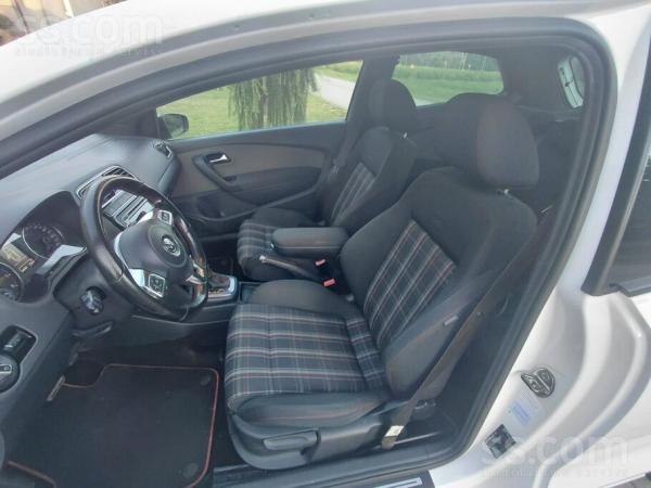 White Volkswagen Polo 2011 in Riga, with an engine capacity of 1.40 L and mileage of 154 thousand km for 7200 €, photo 3 on AUTOMOTO.COM.LV
