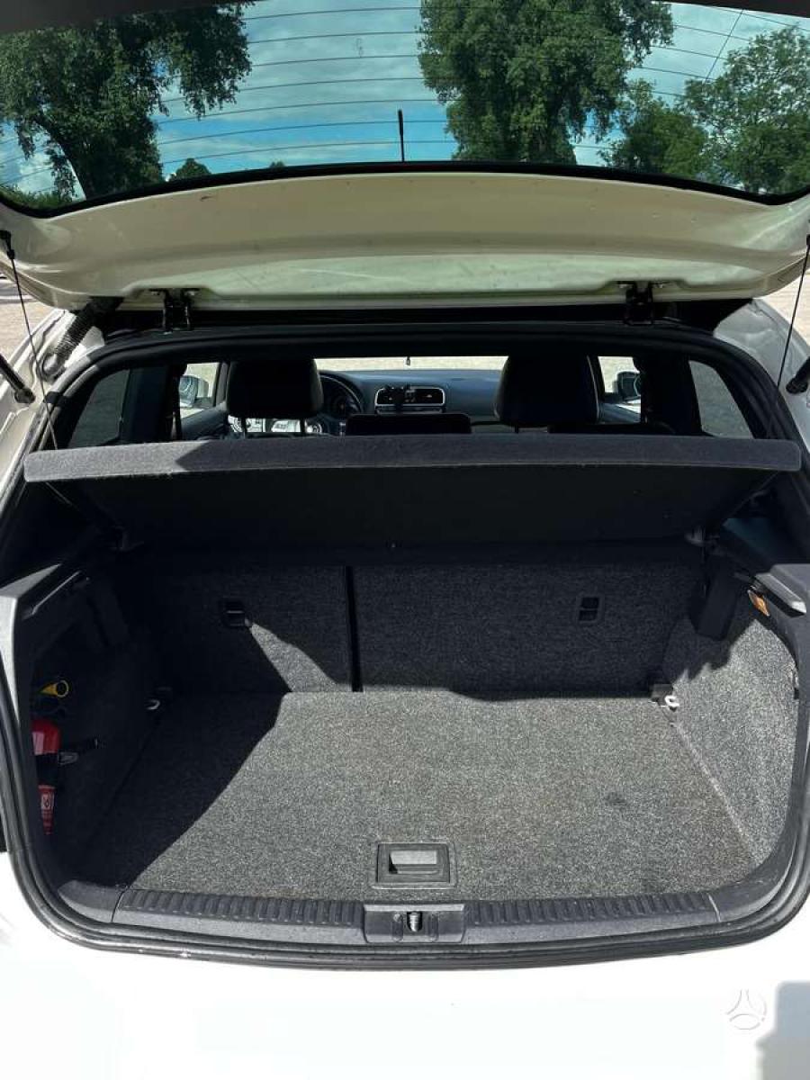 Balts Volkswagen Polo 2011 Kauņa, ar dzinēja tilpumu 1.60 L un nobraukumu 240 tūkst. km par 3400 €, foto 7 vietnē AUTOMOTO.COM.LV