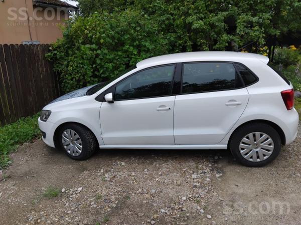 White Volkswagen Polo 2011 in Ogre, with an engine capacity of 1.60 L and mileage of 236 thousand km for 1900 €, photo 1 on AUTOMOTO.COM.LV