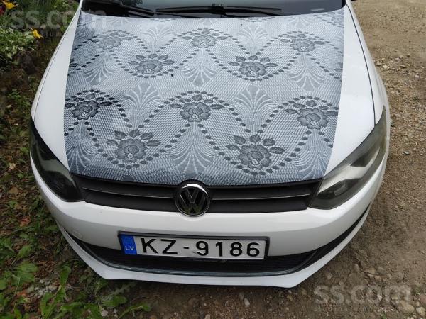 White Volkswagen Polo 2011 in Ogre, with an engine capacity of 1.60 L and mileage of 236 thousand km for 1900 €, photo 5 on AUTOMOTO.COM.LV