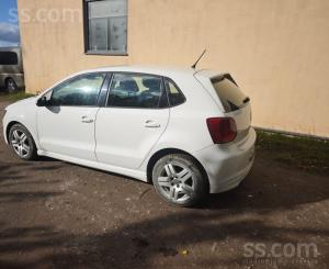 White Volkswagen Polo 2011 in Tukums, with an engine capacity of 1.20 L and mileage of 398 thousand km for 2700 €, photo 4 on AUTOMOTO.COM.LV