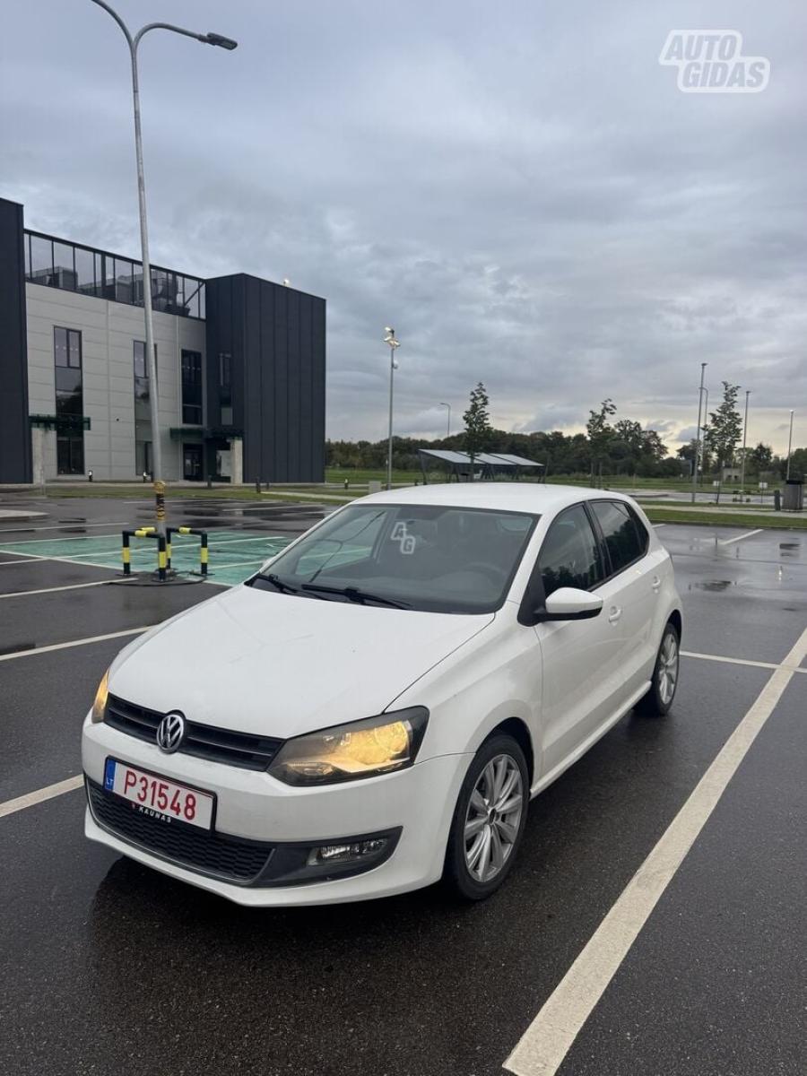 Balts Volkswagen Polo 2011 Kauņa, ar dzinēja tilpumu 1.60 L un nobraukumu 245 tūkst. km par 2500 €, foto 1 vietnē AUTOMOTO.COM.LV