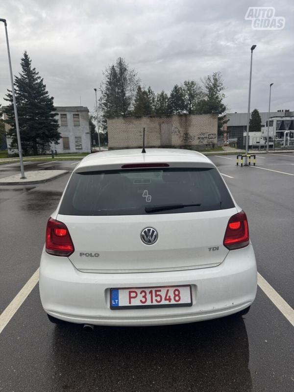 Volkswagen Polo 2011 in Kaunas on AUTOMOTO.COM.LV White Volkswagen Polo 2011 in Kaunas, with an engine capacity of 1.60 L and mileage of 245 thousand km for 2500 €, photo 5 on AUTOMOTO.COM.LV