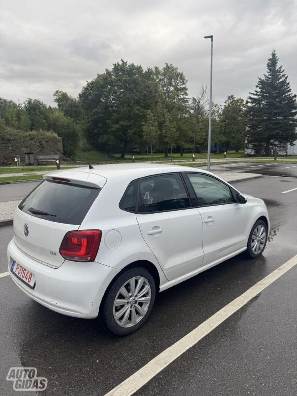 Volkswagen Polo 2011 in Kaunas on AUTOMOTO.COM.LV White Volkswagen Polo 2011 in Kaunas, with an engine capacity of 1.60 L and mileage of 245 thousand km for 2500 €, photo 6 on AUTOMOTO.COM.LV