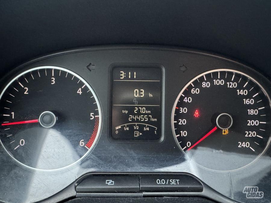 Balts Volkswagen Polo 2011 Kauņa, ar dzinēja tilpumu 1.60 L un nobraukumu 245 tūkst. km par 2500 €, foto 9 vietnē AUTOMOTO.COM.LV