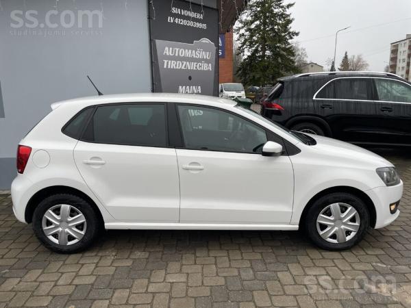 White Volkswagen Polo 2012 in Talsi, with an engine capacity of 1.40 L and mileage of 125 thousand km for 4800 €, photo 2 on AUTOMOTO.COM.LV
