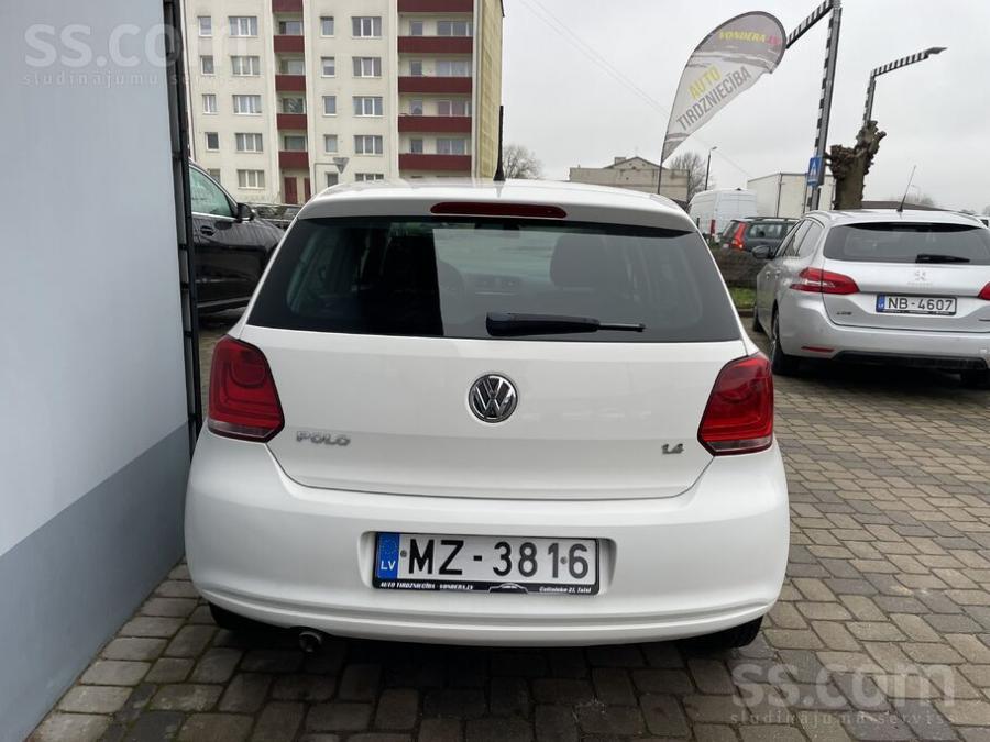 Balts Volkswagen Polo 2012 Talsi, ar dzinēja tilpumu 1.40 L un nobraukumu 125 tūkst. km par 4800 €, foto 4 vietnē AUTOMOTO.COM.LV