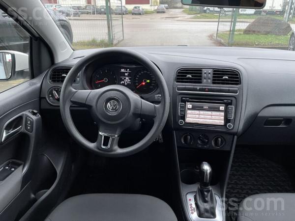 White Volkswagen Polo 2012 in Talsi, with an engine capacity of 1.40 L and mileage of 125 thousand km for 4800 €, photo 7 on AUTOMOTO.COM.LV