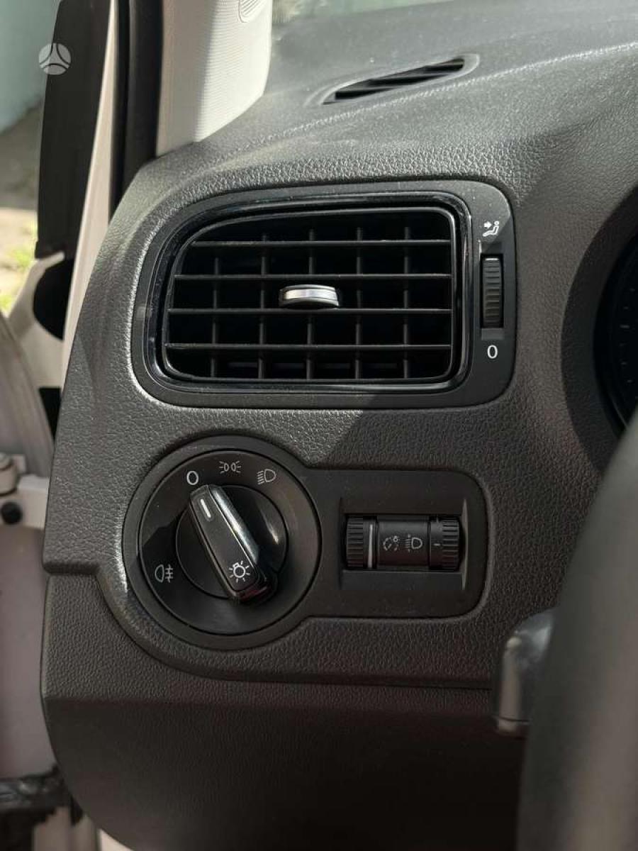 Balts Volkswagen Polo 2012 Viļņa, ar dzinēja tilpumu 1.20 L un nobraukumu 225 tūkst. km par 3500 €, foto 16 vietnē AUTOMOTO.COM.LV