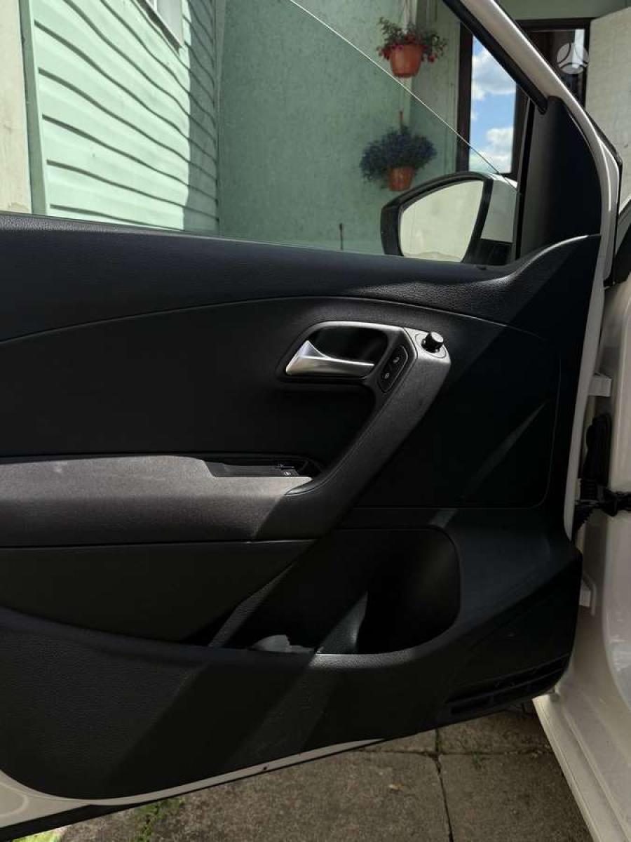 Balts Volkswagen Polo 2012 Viļņa, ar dzinēja tilpumu 1.20 L un nobraukumu 225 tūkst. km par 3500 €, foto 19 vietnē AUTOMOTO.COM.LV