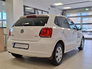 White Volkswagen Polo 2012 in Kaunas, with an engine capacity of 1.20 L and mileage of 296 thousand km for 3900 €, photo 5 on AUTOMOTO.COM.LV