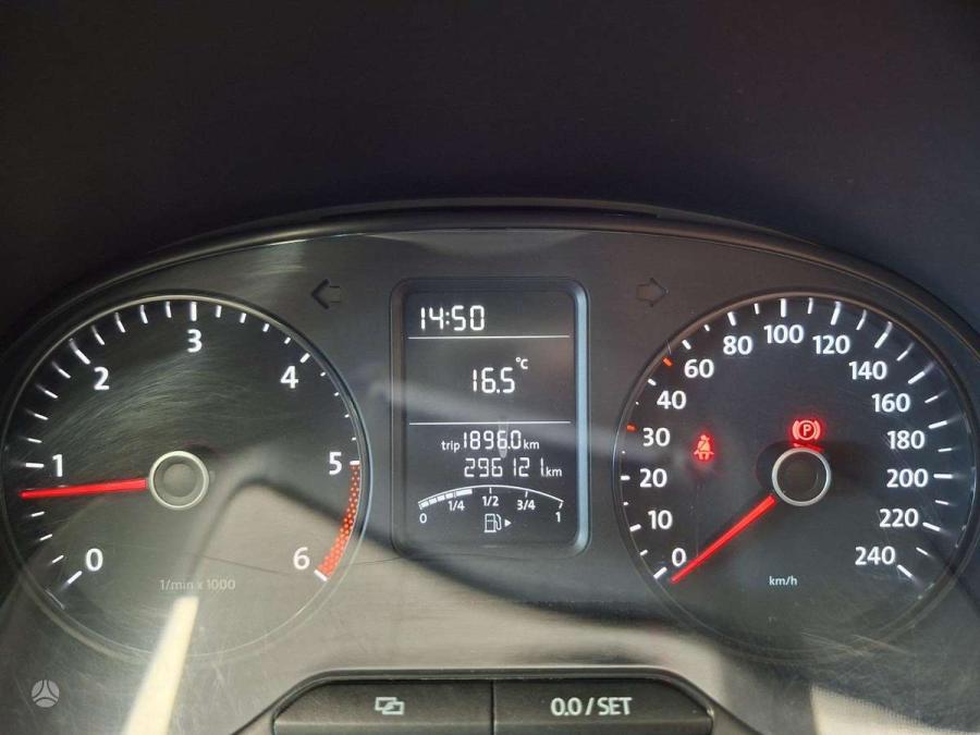 White Volkswagen Polo 2012 in Kaunas, with an engine capacity of 1.20 L and mileage of 296 thousand km for 3900 €, photo 12 on AUTOMOTO.COM.LV
