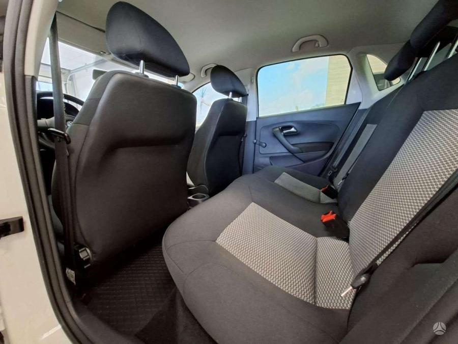 White Volkswagen Polo 2012 in Kaunas, with an engine capacity of 1.20 L and mileage of 296 thousand km for 3900 €, photo 17 on AUTOMOTO.COM.LV