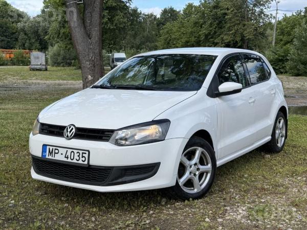 White Volkswagen Polo 2012 in Riga, with an engine capacity of 1.20 L and mileage of 334 thousand km for 1800 €, photo 1 on AUTOMOTO.COM.LV
