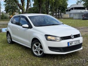 White Volkswagen Polo 2012 in Riga, with an engine capacity of 1.20 L and mileage of 334 thousand km for 1800 €, photo 4 on AUTOMOTO.COM.LV