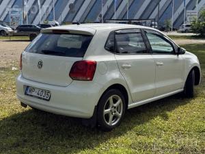 White Volkswagen Polo 2012 in Riga, with an engine capacity of 1.20 L and mileage of 334 thousand km for 1800 €, photo 5 on AUTOMOTO.COM.LV
