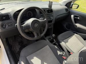 White Volkswagen Polo 2012 in Riga, with an engine capacity of 1.20 L and mileage of 334 thousand km for 1800 €, photo 8 on AUTOMOTO.COM.LV