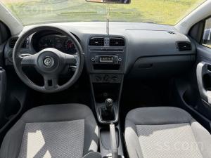 White Volkswagen Polo 2012 in Riga, with an engine capacity of 1.20 L and mileage of 334 thousand km for 1800 €, photo 9 on AUTOMOTO.COM.LV