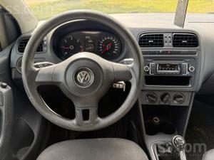 White Volkswagen Polo 2012 in Riga, with an engine capacity of 1.20 L and mileage of 334 thousand km for 1800 €, photo 10 on AUTOMOTO.COM.LV