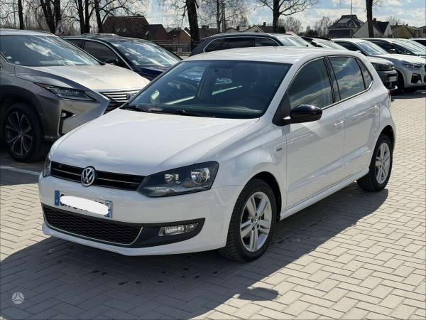 White Volkswagen Polo 2012 in Taurage, with an engine capacity of 1.60 L and mileage of 144 thousand km for 5500 €, photo 1 on AUTOMOTO.COM.LV
