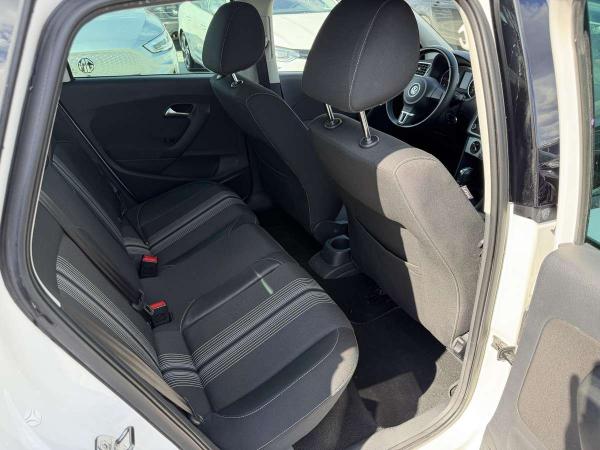 White Volkswagen Polo 2012 in Taurage, with an engine capacity of 1.60 L and mileage of 144 thousand km for 5500 €, photo 7 on AUTOMOTO.COM.LV