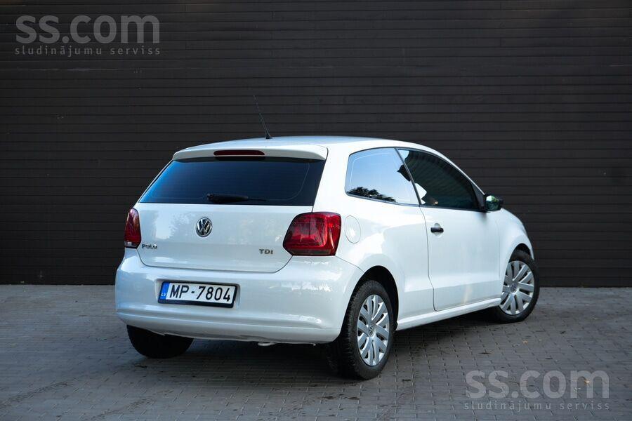 White Volkswagen Polo 2012 in Riga, with an engine capacity of 1.20 L and mileage of 227 thousand km for 2090 €, photo 4 on AUTOMOTO.COM.LV