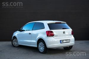 White Volkswagen Polo 2012 in Riga, with an engine capacity of 1.20 L and mileage of 227 thousand km for 2090 €, photo 5 on AUTOMOTO.COM.LV