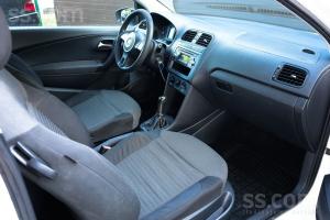 White Volkswagen Polo 2012 in Riga, with an engine capacity of 1.20 L and mileage of 227 thousand km for 2090 €, photo 9 on AUTOMOTO.COM.LV