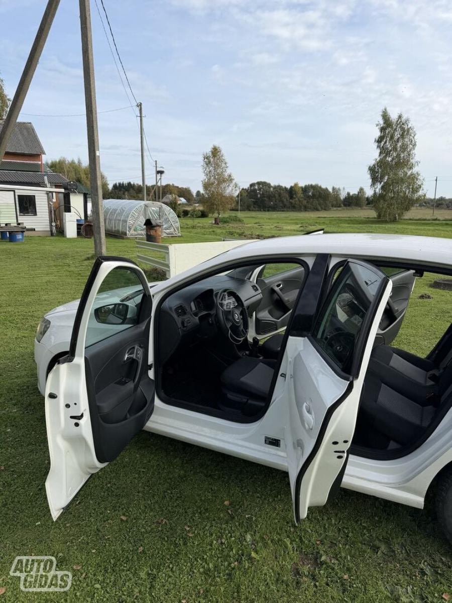 Balts Volkswagen Polo 2012 Viļņa, ar dzinēja tilpumu 1.20 L un nobraukumu 226 tūkst. km par 2200 €, foto 7 vietnē AUTOMOTO.COM.LV