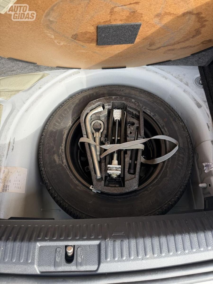 Balts Volkswagen Polo 2012 Viļņa, ar dzinēja tilpumu 1.20 L un nobraukumu 226 tūkst. km par 2200 €, foto 16 vietnē AUTOMOTO.COM.LV