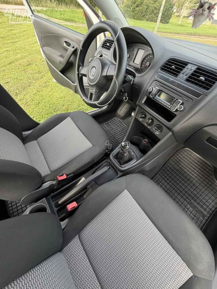 Balts Volkswagen Polo 2012 Viļņa, ar dzinēja tilpumu 1.20 L un nobraukumu 226 tūkst. km par 2200 €, foto 17 vietnē AUTOMOTO.COM.LV