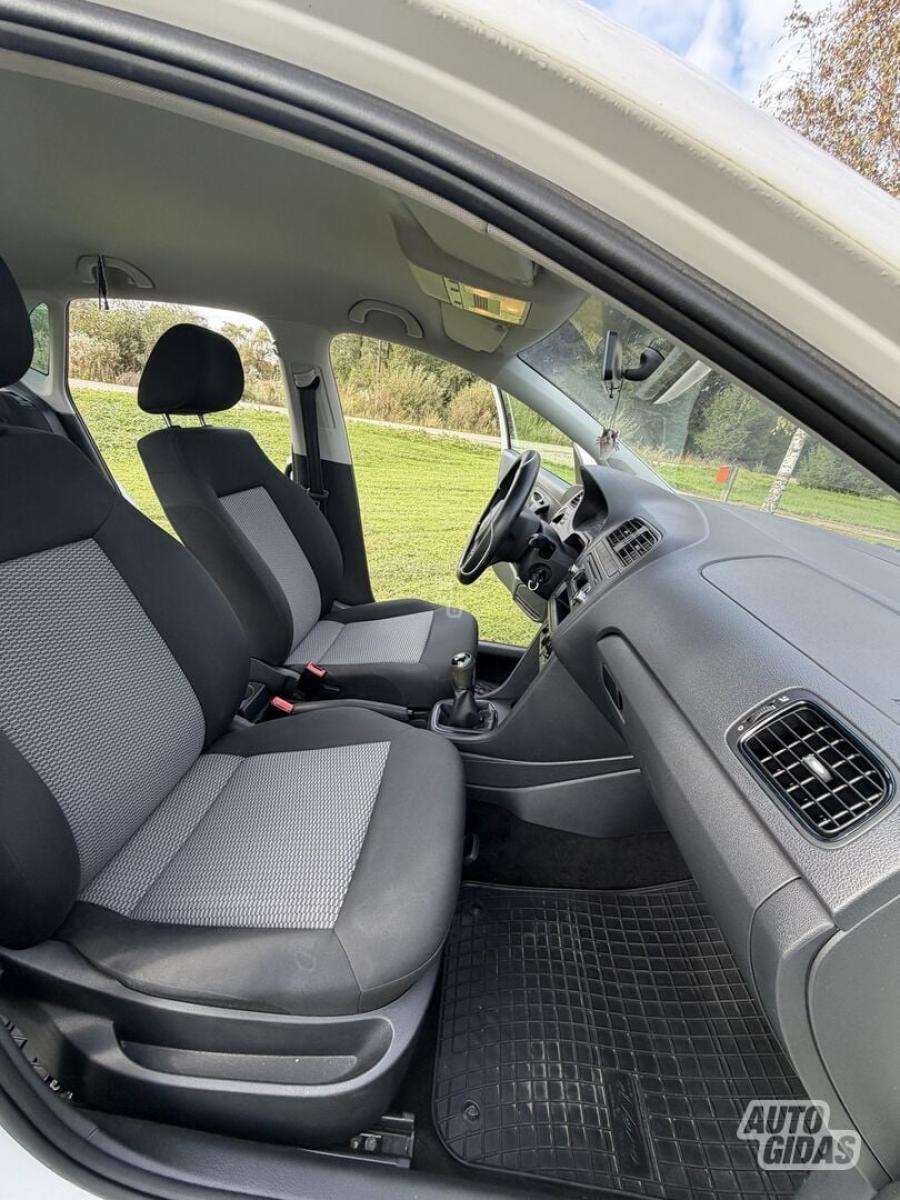 Balts Volkswagen Polo 2012 Viļņa, ar dzinēja tilpumu 1.20 L un nobraukumu 226 tūkst. km par 2200 €, foto 18 vietnē AUTOMOTO.COM.LV
