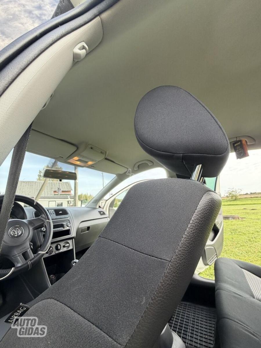 Balts Volkswagen Polo 2012 Viļņa, ar dzinēja tilpumu 1.20 L un nobraukumu 226 tūkst. km par 2200 €, foto 20 vietnē AUTOMOTO.COM.LV