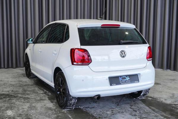 White Volkswagen Polo 2013 in Marijampole, with an engine capacity of 1.60 L and mileage of 210 thousand km for 6150 €, photo 8 on AUTOMOTO.COM.LV