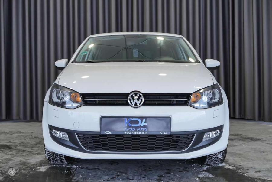 White Volkswagen Polo 2013 in Marijampole, with an engine capacity of 1.60 L and mileage of 210 thousand km for 6150 €, photo 3 on AUTOMOTO.COM.LV