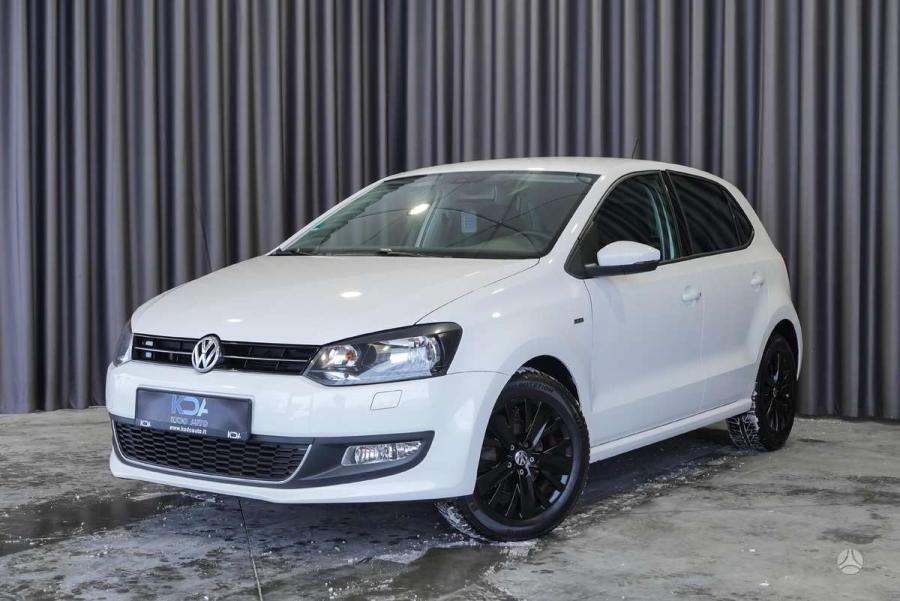 White Volkswagen Polo 2013 in Marijampole, with an engine capacity of 1.60 L and mileage of 210 thousand km for 6150 €, photo 5 on AUTOMOTO.COM.LV