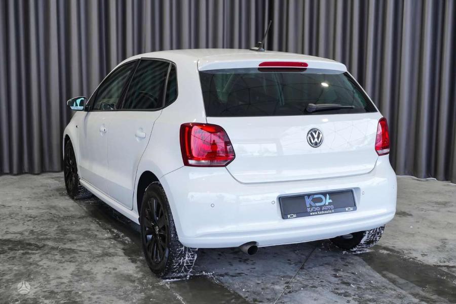 White Volkswagen Polo 2013 in Marijampole, with an engine capacity of 1.60 L and mileage of 210 thousand km for 6150 €, photo 8 on AUTOMOTO.COM.LV