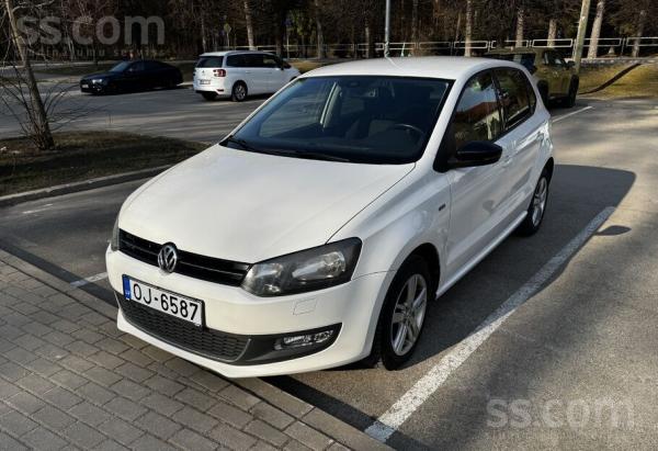 White Volkswagen Polo 2013 in Ogre, with an engine capacity of 1.60 L and mileage of 217 thousand km for 3900 €, photo 1 on AUTOMOTO.COM.LV