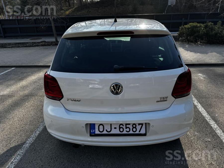 Balts Volkswagen Polo 2013 Ogre, ar dzinēja tilpumu 1.60 L un nobraukumu 217 tūkst. km par 3900 €, foto 5 vietnē AUTOMOTO.COM.LV