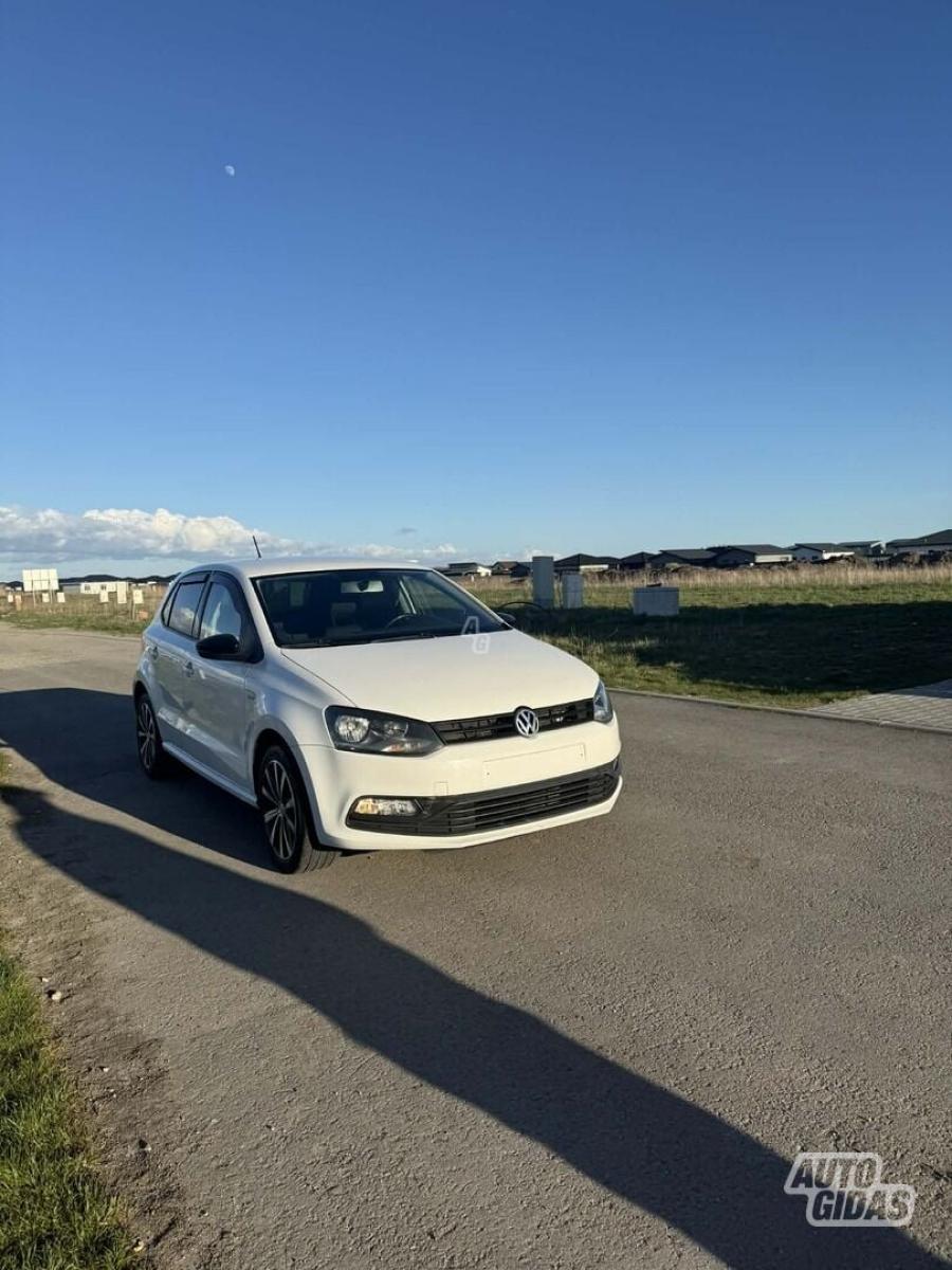 White Volkswagen Polo 2013 in Klaipeda, with an engine capacity of 1.60 L and mileage of 220 thousand km for 4200 €, photo 1 on AUTOMOTO.COM.LV