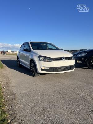 White Volkswagen Polo 2013 in Klaipeda, with an engine capacity of 1.60 L and mileage of 220 thousand km for 4200 €, photo 7 on AUTOMOTO.COM.LV