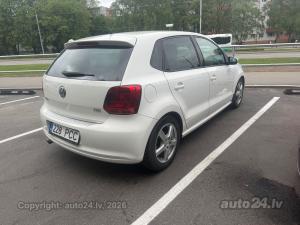 Balts Volkswagen Polo 2013 Tallina, ar dzinēja tilpumu 1.60 L un nobraukumu 180 tūkst. km par 6250 €, foto  vietnē AUTOMOTO.COM.LV